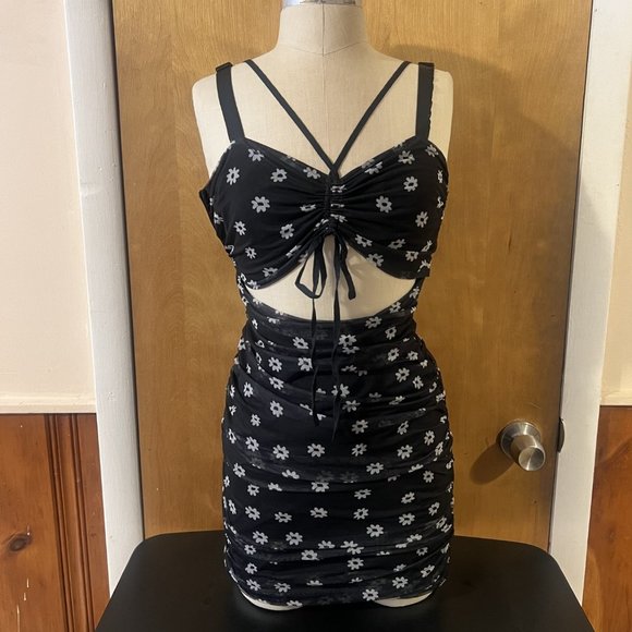 Choosy | Dresses | Choosy Black White Floral Daisy Ruched Open Midrift ...